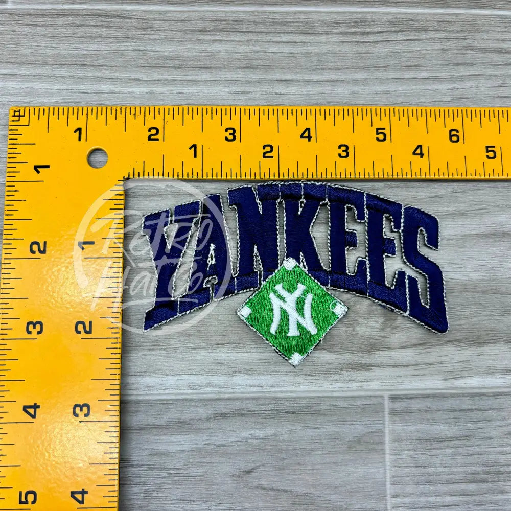 Vintage 90s New York Yankees (Navy Arch)