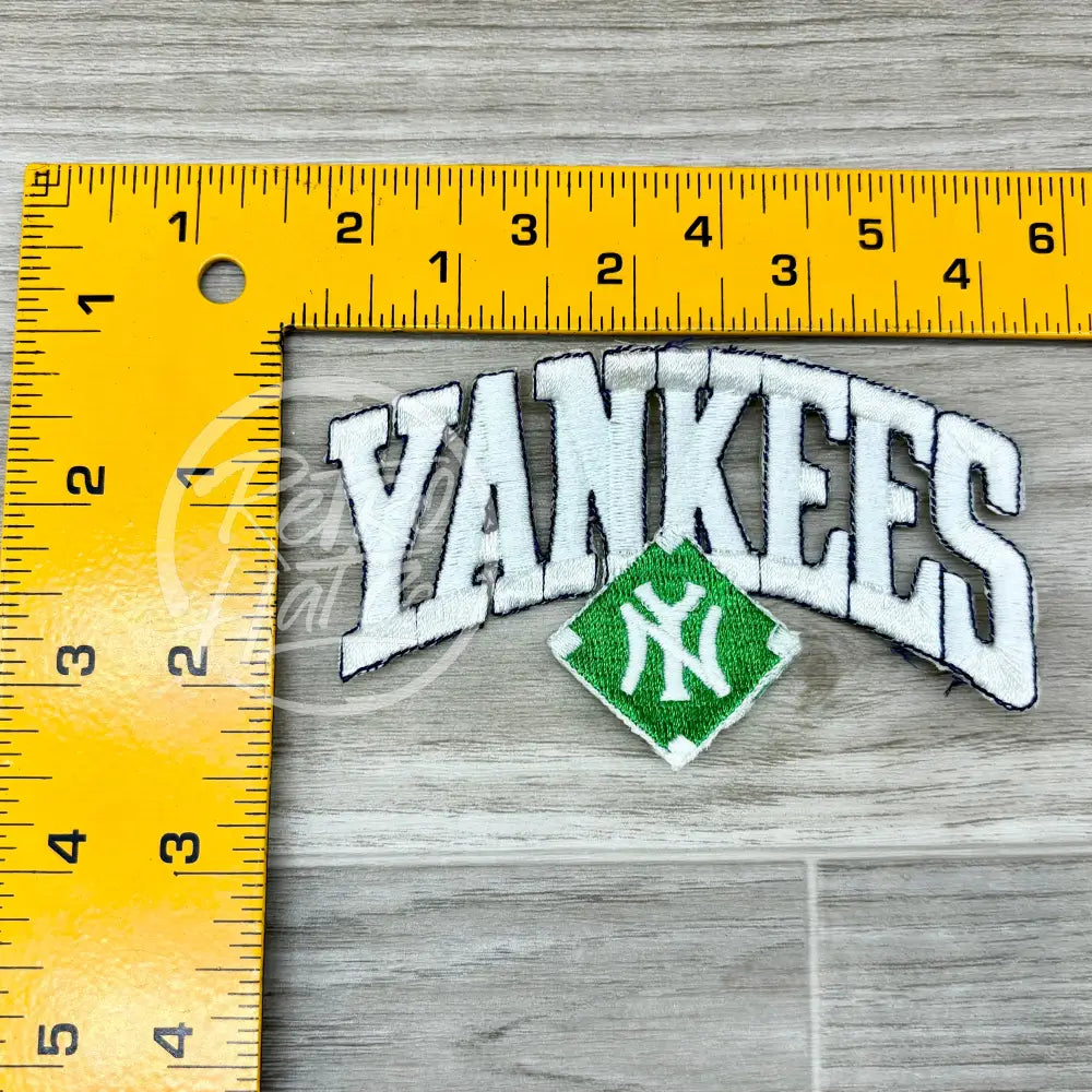 Vintage 90s New York Yankees (White Arch)